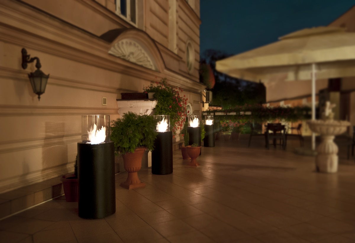 Kominek Totem Commerce- bezpieczny kominek wolnostojący